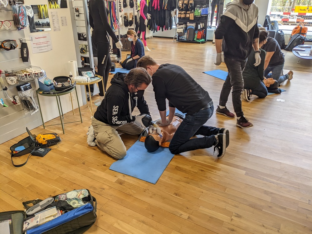 5 Reasons Why You Should Learn CPR - Happiness Creativity 5 Reasons Why You Should Learn CPR - Happiness Creativity